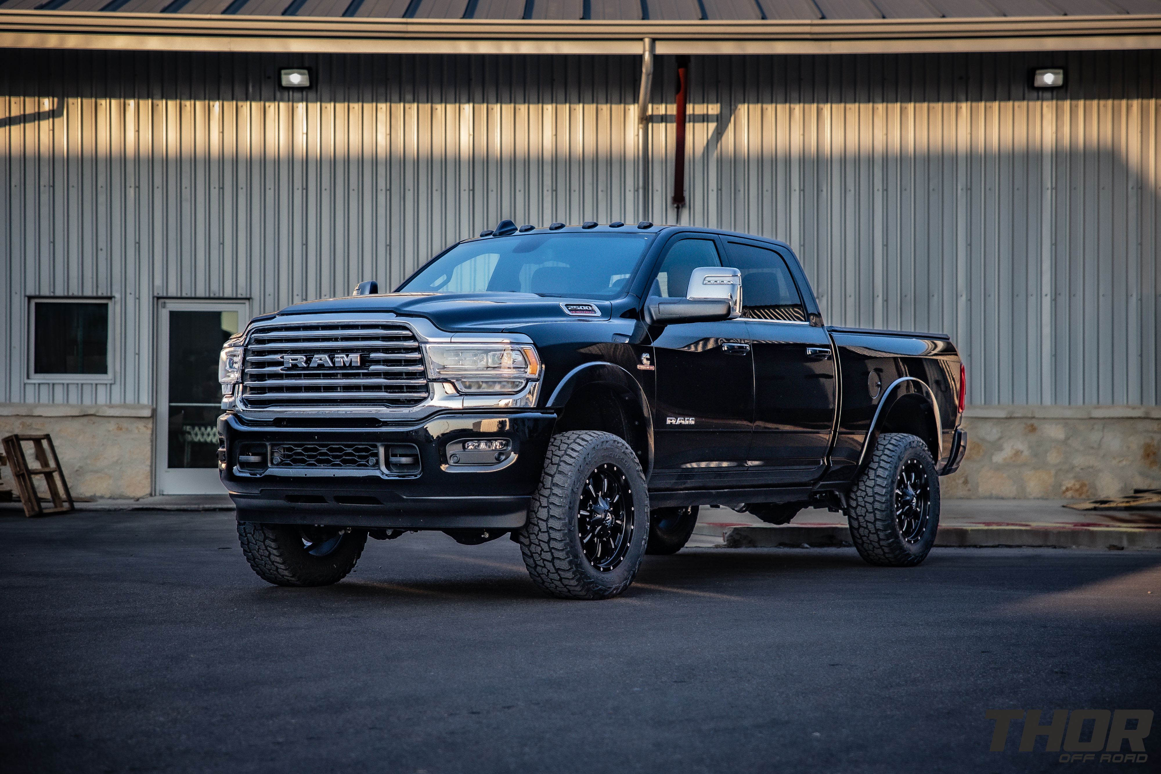 Esquivar Laramie Longhorn 2500 2024 RAM 2500 Limited Longhorn